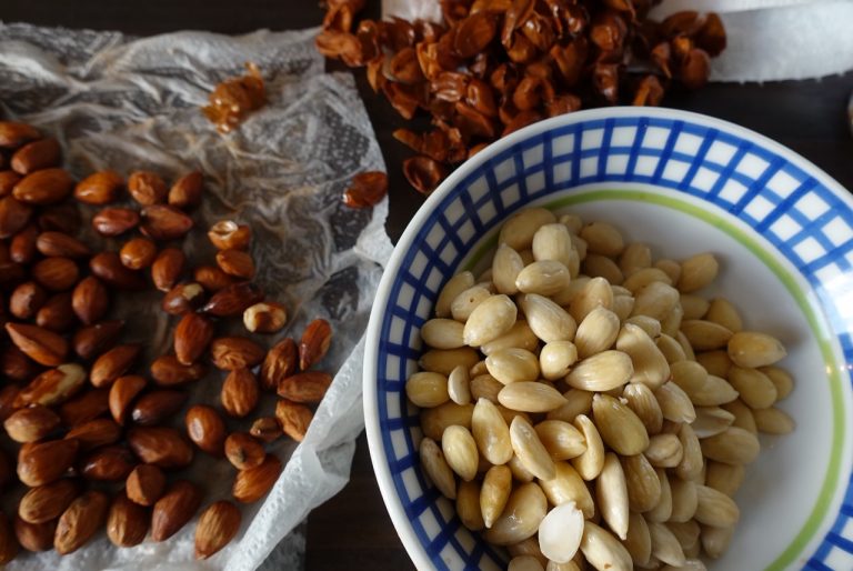 Skålla mandel och göra egen mandelmassa! - pretty home blog